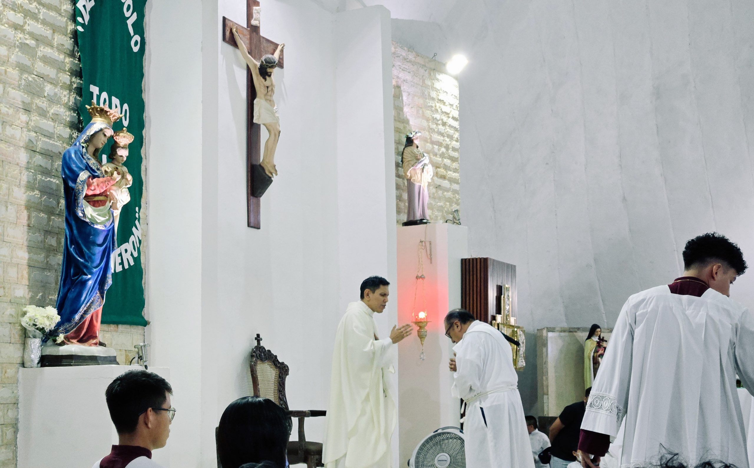 Una noche inolvidable: Los feligreses de Los Vergeles despiden a su ...